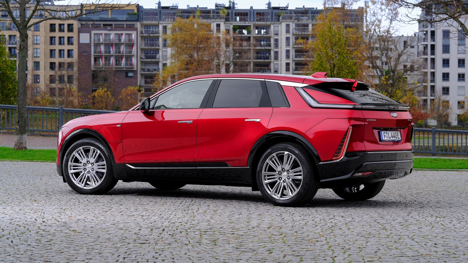 Cadillac Lyriq 600 E4 (2024-2025) price and specifications - EV Database