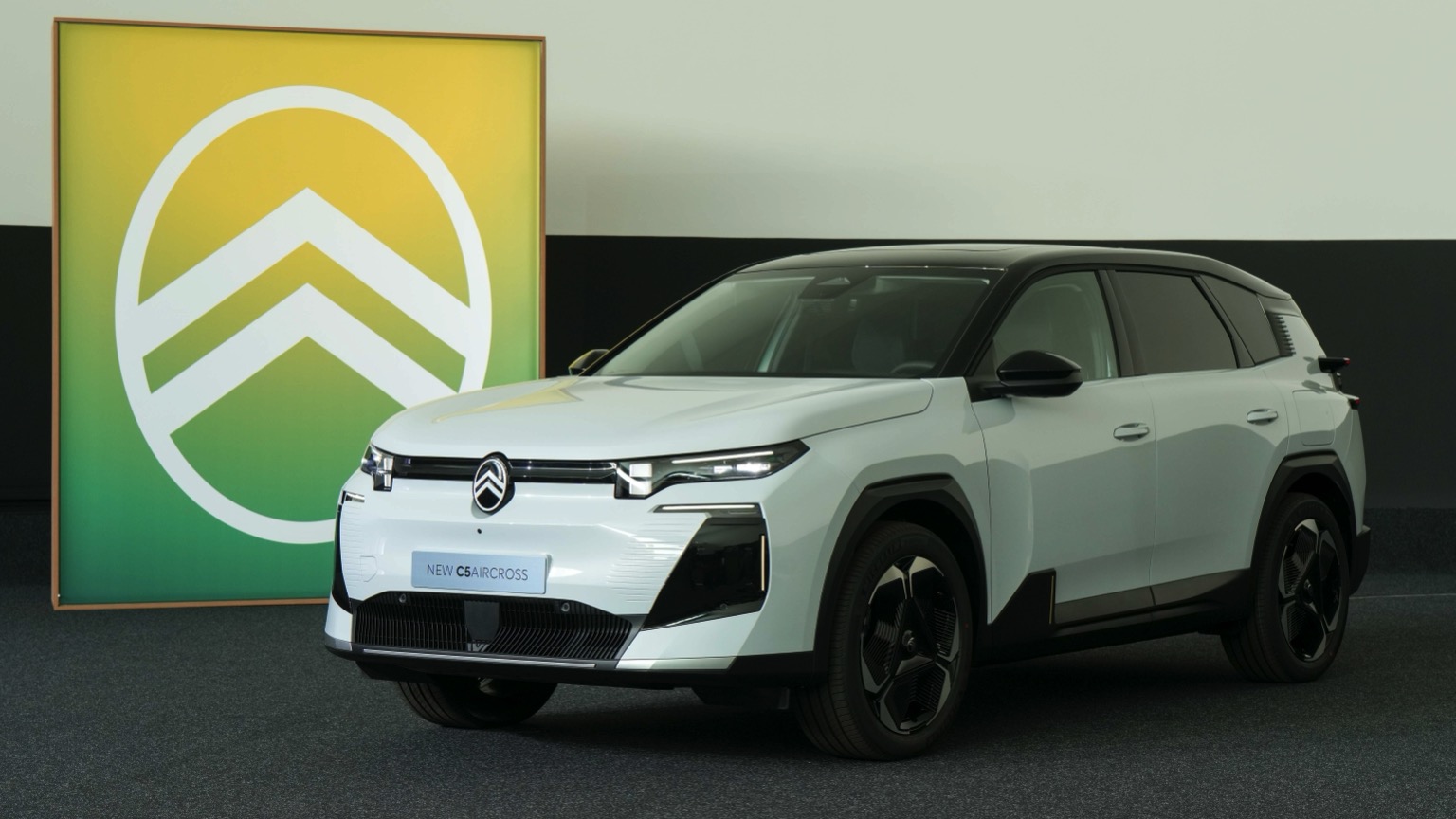 Citroën C5 Aircross Long Range (2025-2026) price and specifications ...