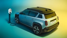 Renault 4 E-Tech 52kWh 150hp (2025-2026) price and specifications - EV ...