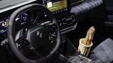 Renault 5 E-Tech 40kWh 95hp (2025-2026) price and specifications - EV ...
